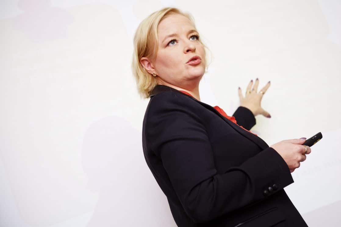 Piia-Noora Kauppi ei palaa politiikkaan: Naisia kohdellaan liian ...