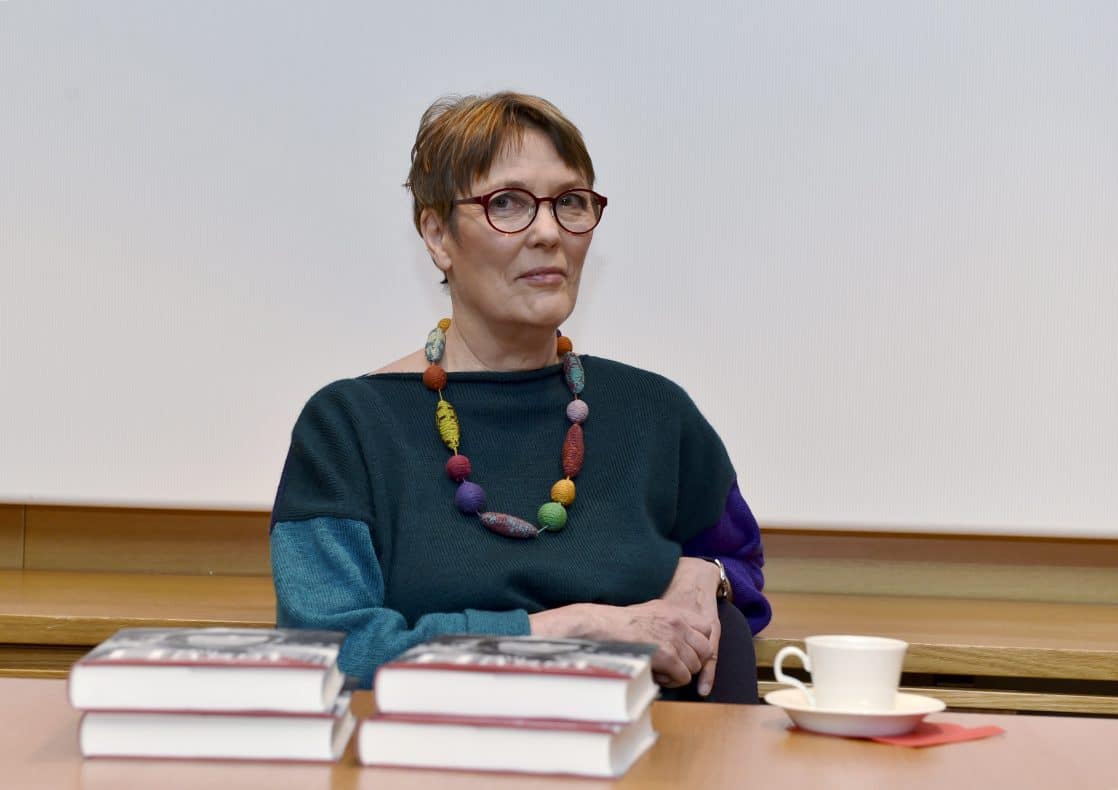 Satu Hassi maakaupoista: 1999 ei osattu ennustaa tulevaisuutta ...