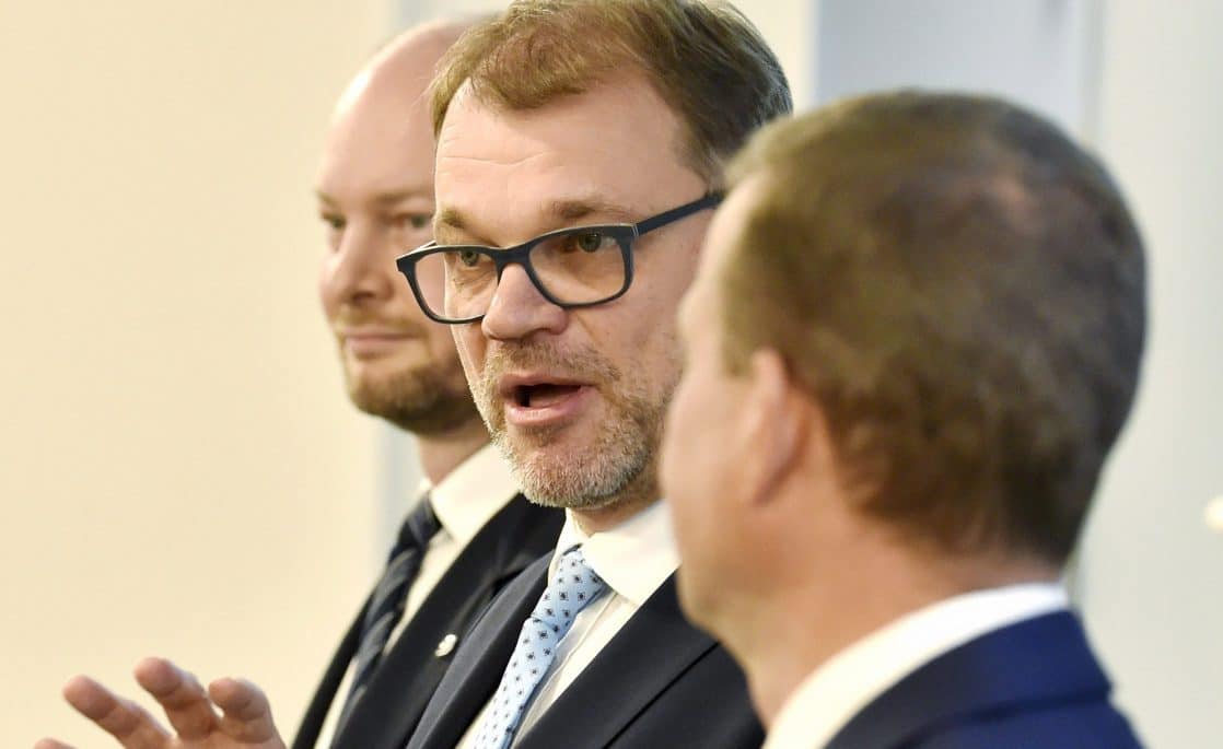 Hallitus vetoaa perustuslakiin: julkisen vallan edistettävä ...