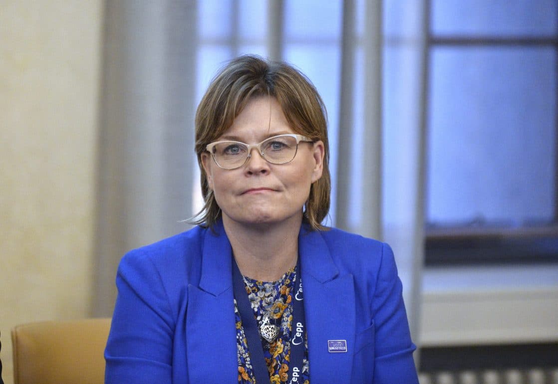 Sari Tanus vetoaa KD-lehdessä: Jätetään joulun alkoholit ostamatta ...