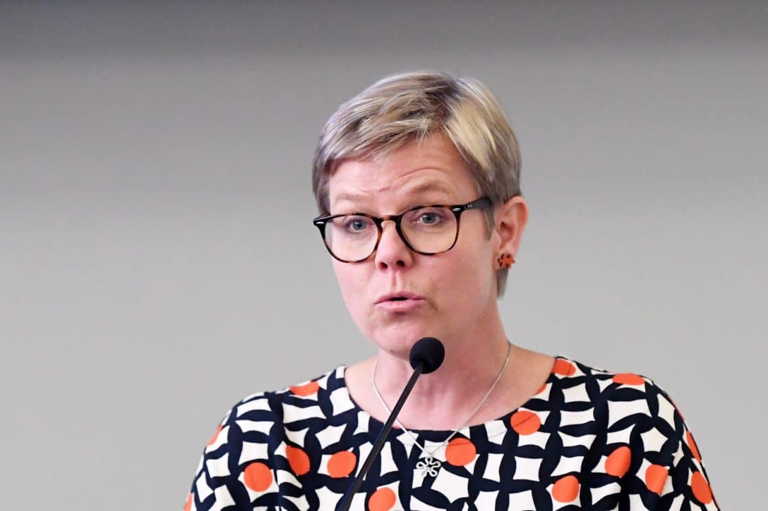 Krista Mikkonen: Luonnonvarojen käyttöä nopeasti vähennettävä ...