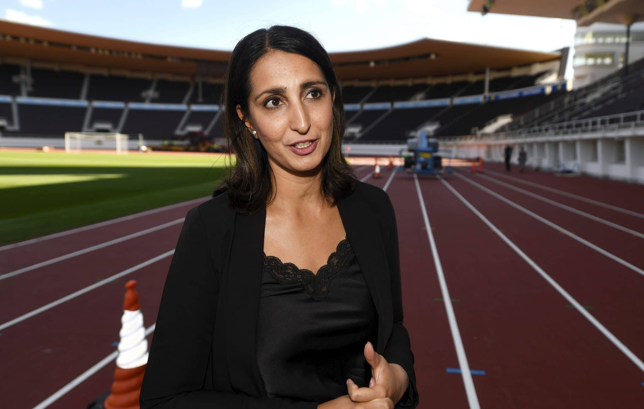 Nasima Razmyar karanteenista viikko sitten, eilen positiivinen tulos ...