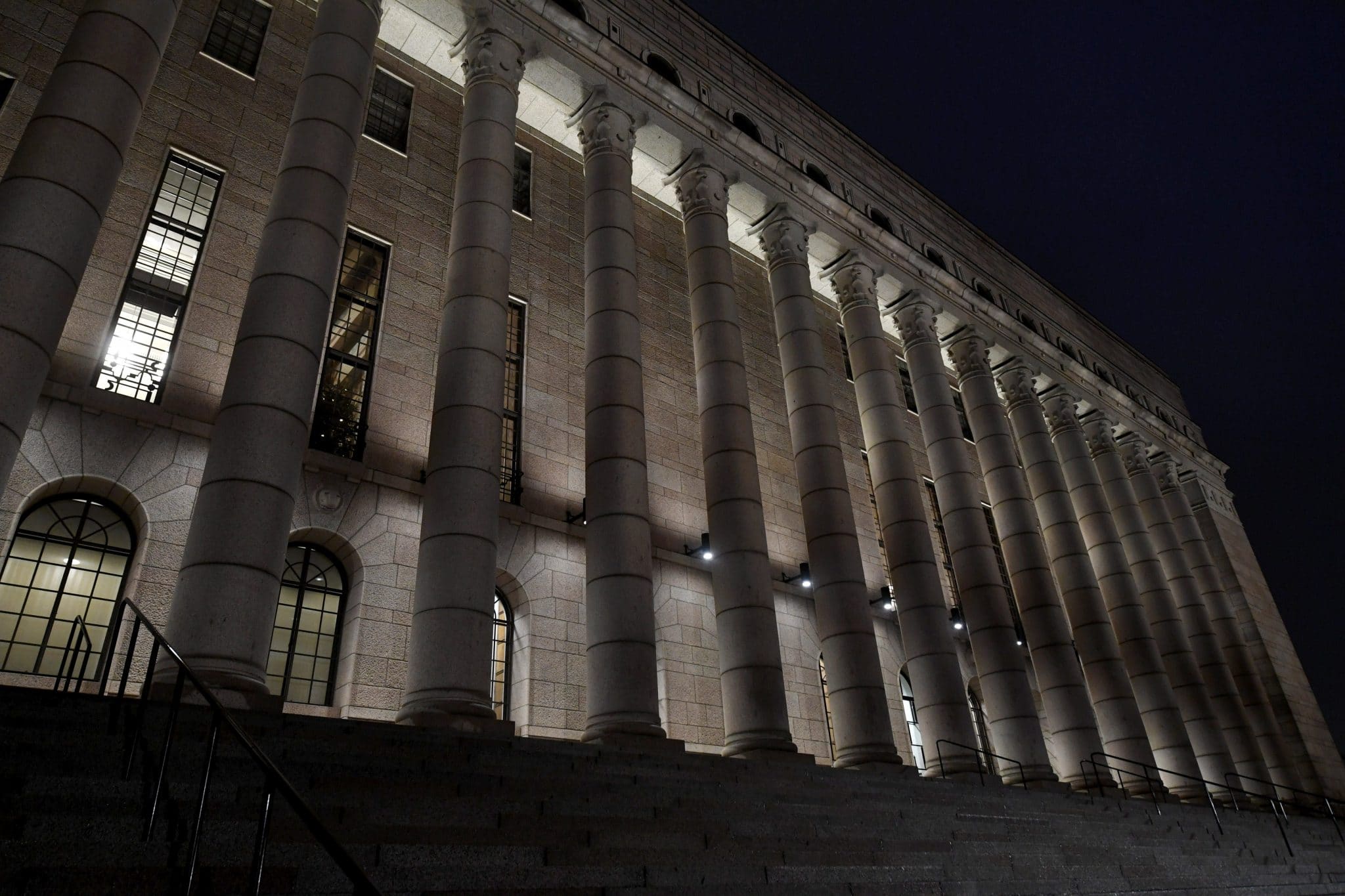 "Eduskunta on syytä kutsua välittömästi koolle" | Verkkouutiset