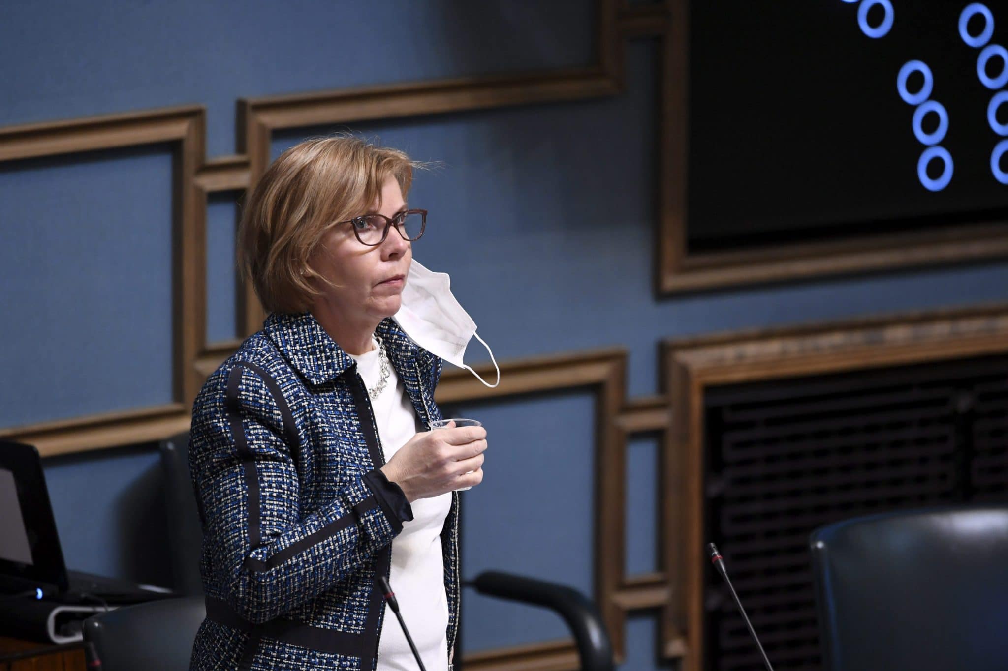 Oikeusministeri Anna-Maja Henriksson jatkaa äänin 103-66 | Verkkouutiset