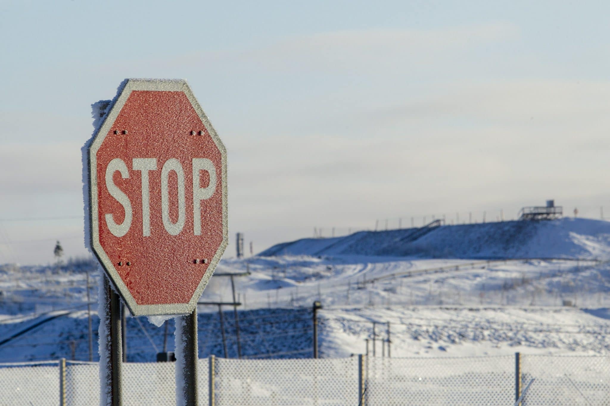 Poliisin video näyttää, miten stop-merkistä ei välitetä – "skarppauksen ...
