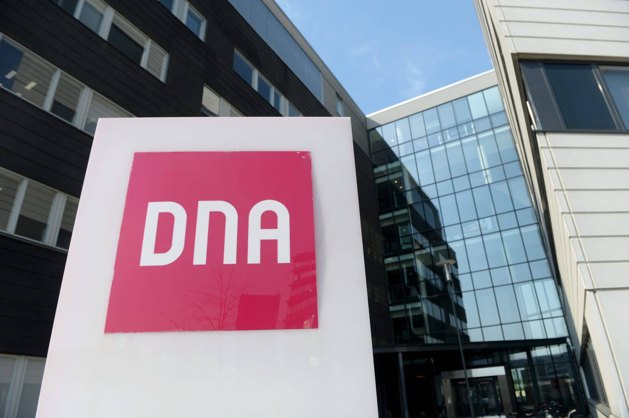 Teleoperaattori DNA:lle uhkasakko lain rikkomisesta | Verkkouutiset