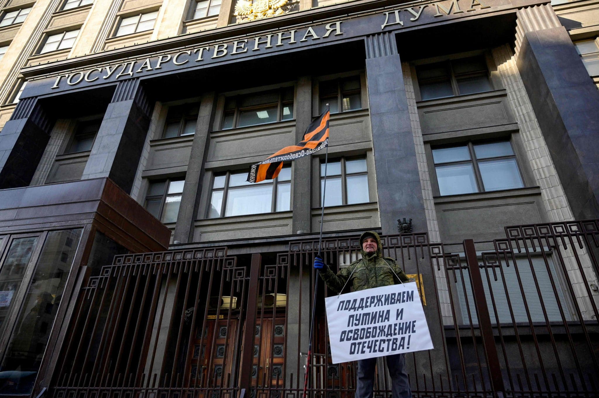 Ruplan kurssi romahti ja hinnat nousevat – näin pakotteet iskivät Moskovaan | Verkkouutiset