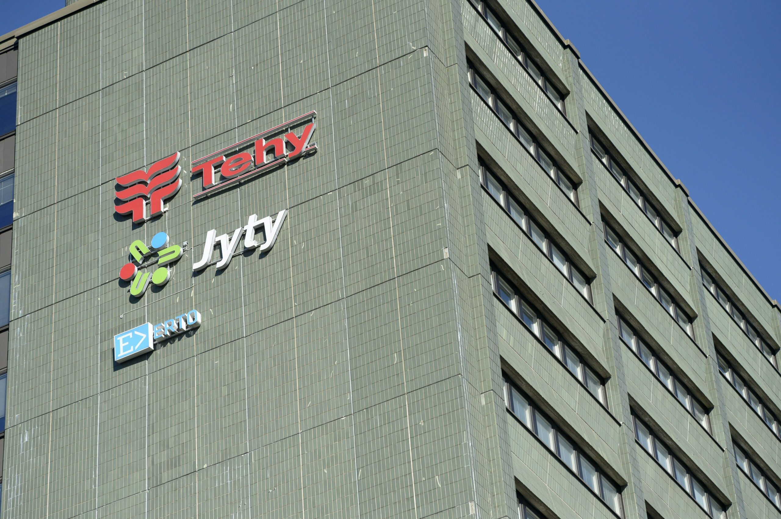 Tehyn ja SuPerin julistamat ylityö- ja vuoronvaihtokiellot kiristyvät ...