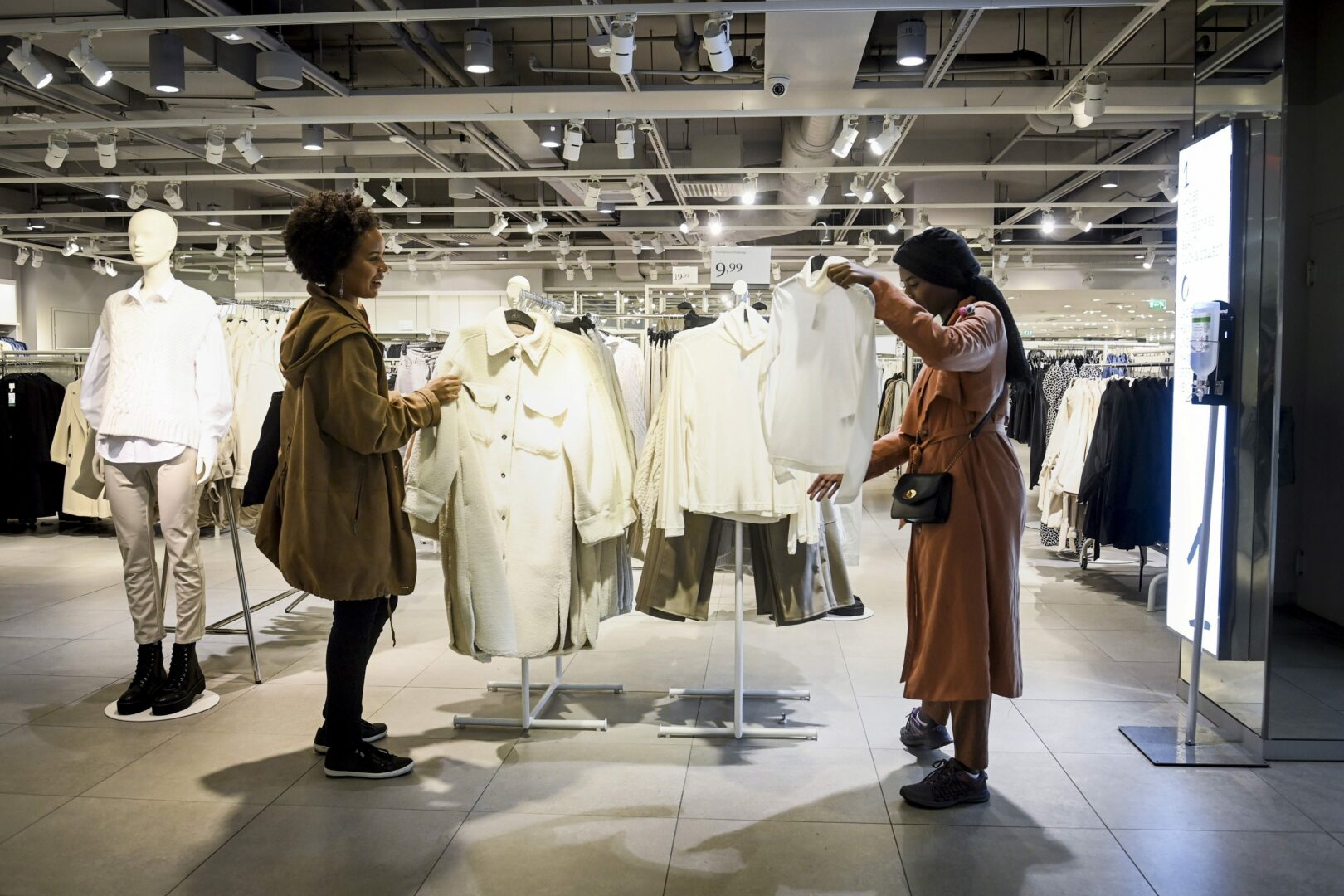 Ostovoiman heikkeneminen ei näy vaate- ja kenkäkaupassa | Verkkouutiset