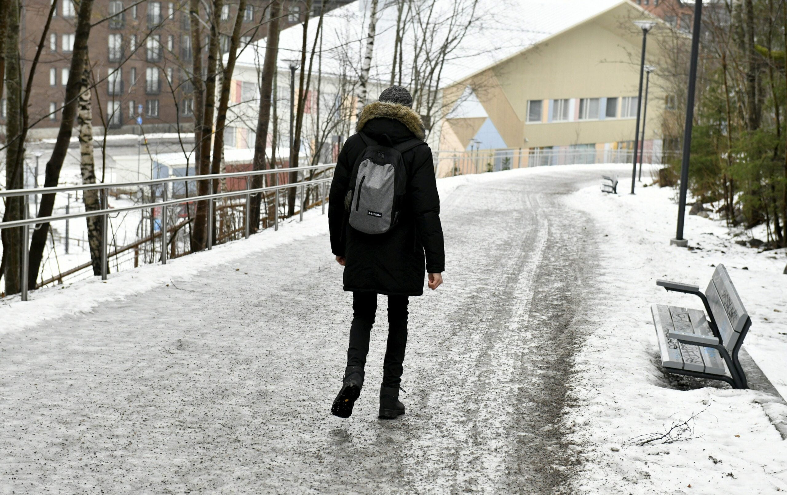 Pimeys ja liukkaus näkyvät myös työtapaturmissa | Verkkouutiset