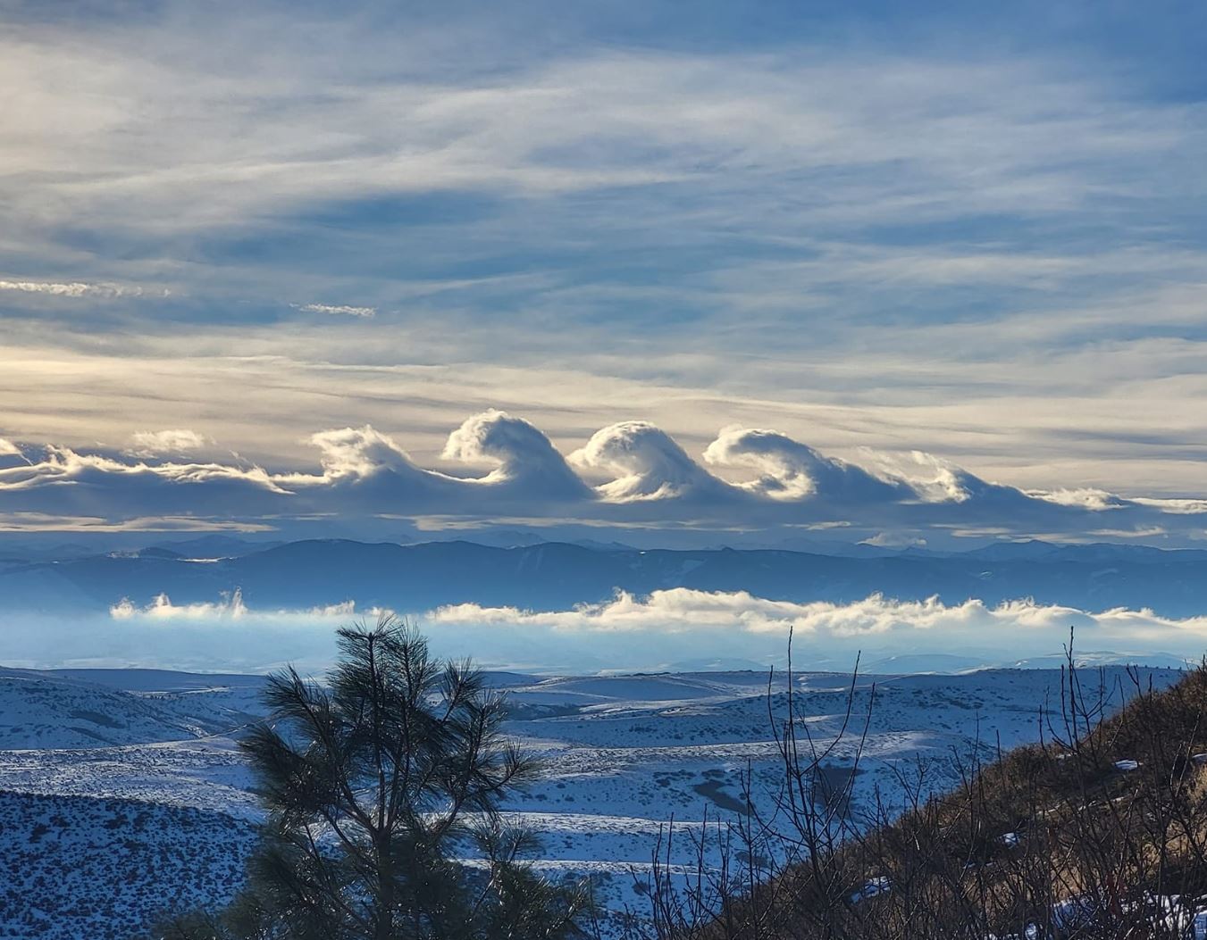 Pilvet kuin aallot - erikoinen sääilmiö kuvissa | Verkkouutiset