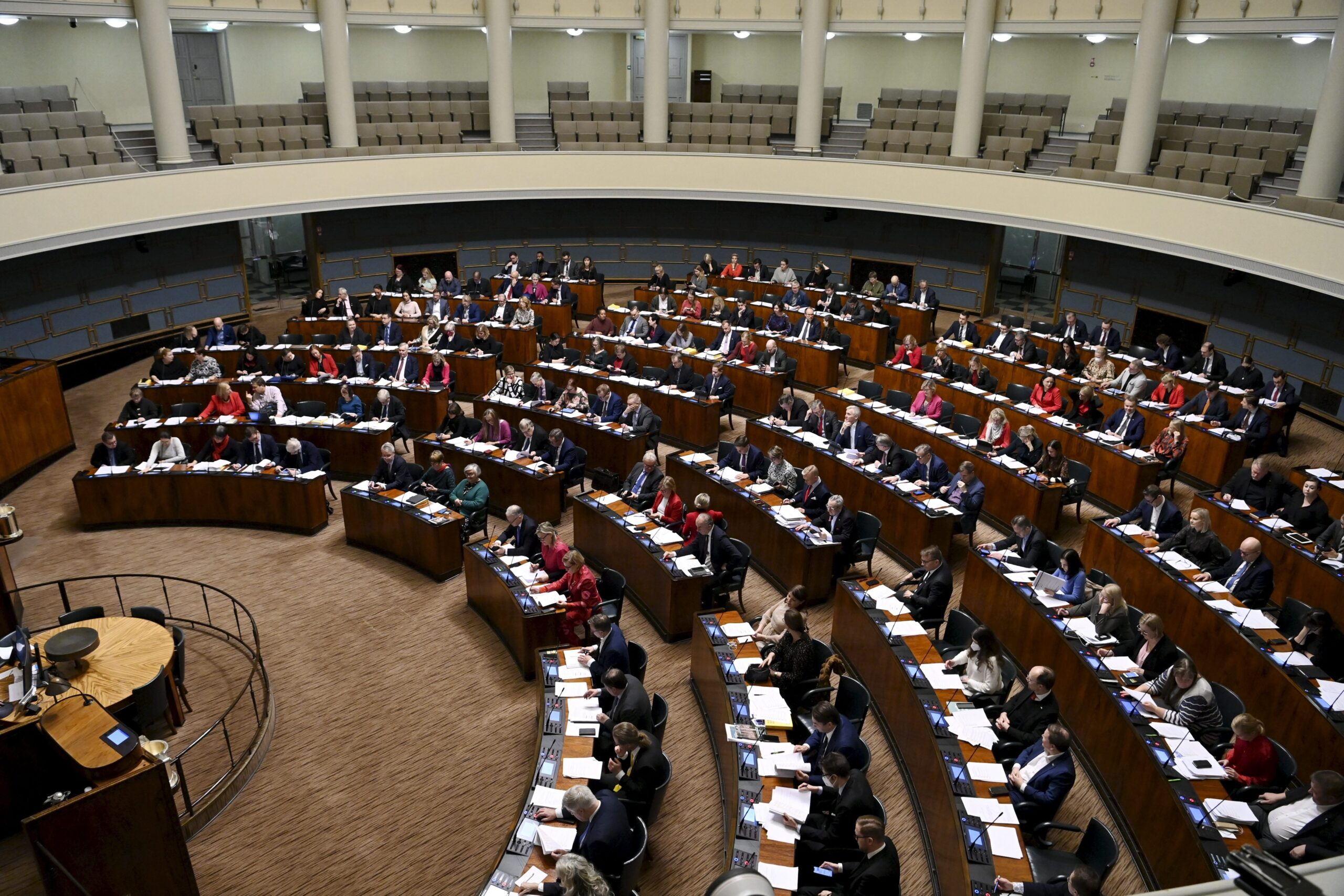 Kokoomusedustajat arvostelevat hallitusta tyrmistyttävästä ...