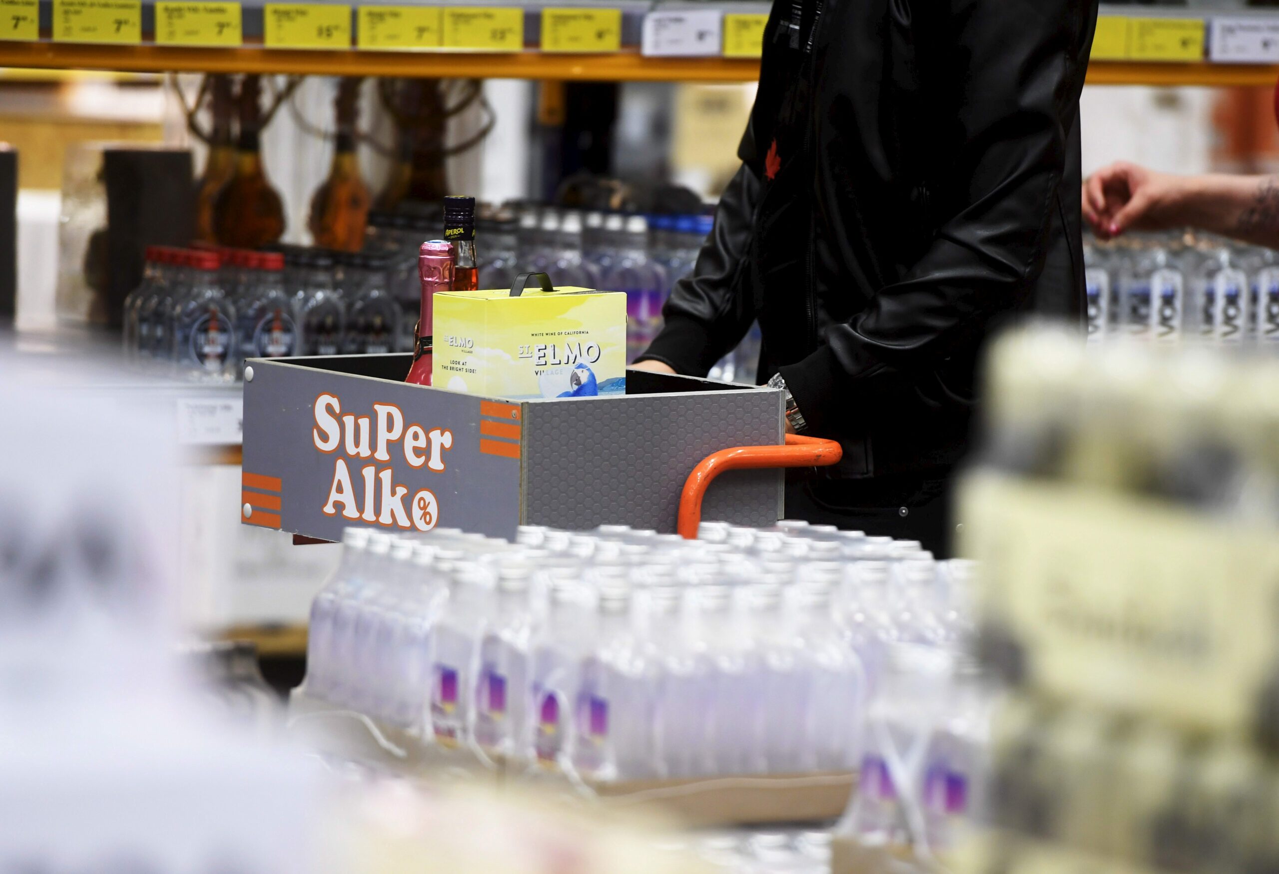 Viro aikoo nostaa alkoholiveroa | Verkkouutiset