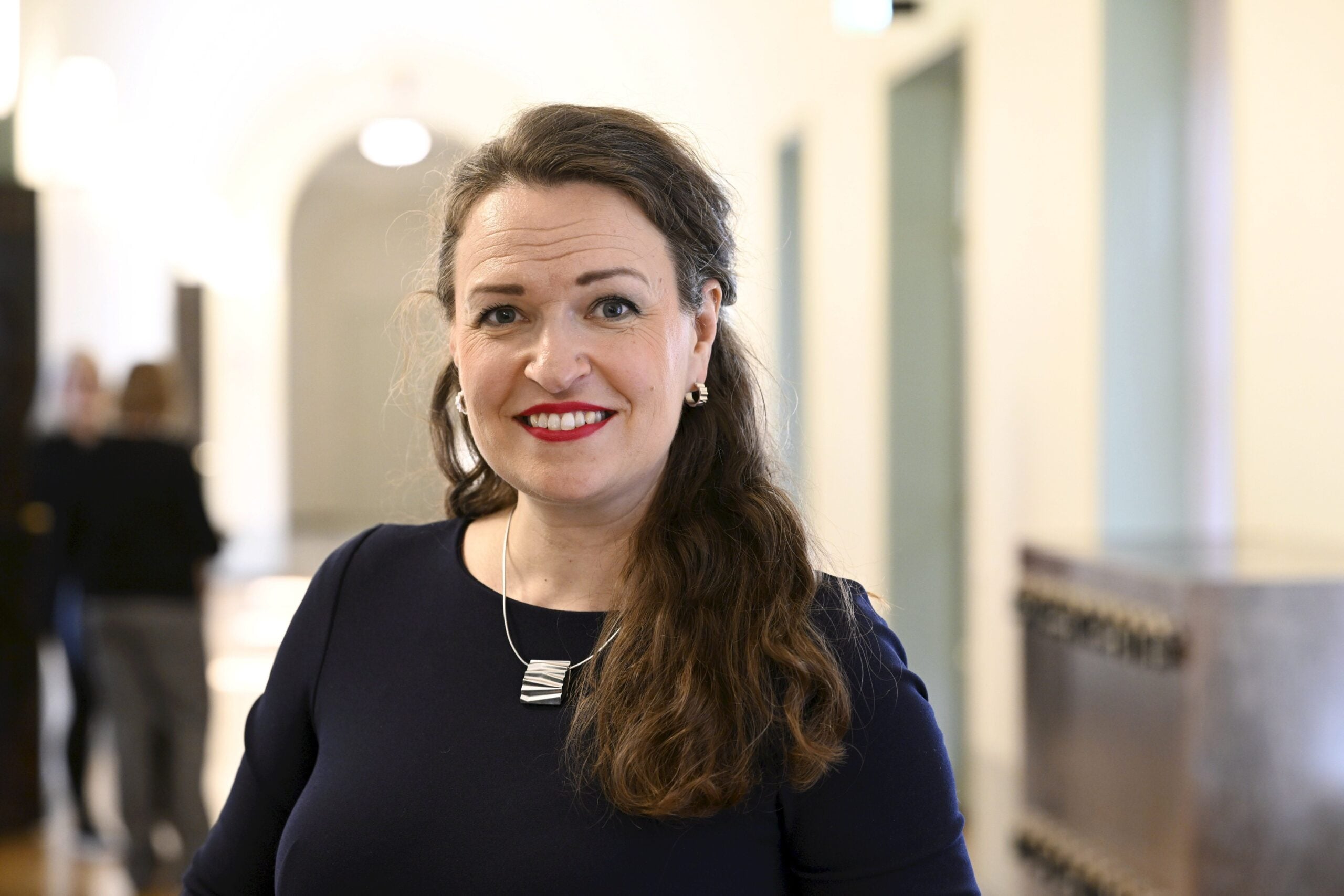 Anna-Kaisa Ikonen Kotiliedessä: Twiitin mittaisia ratkaisuja ei ole | Verkkouutiset