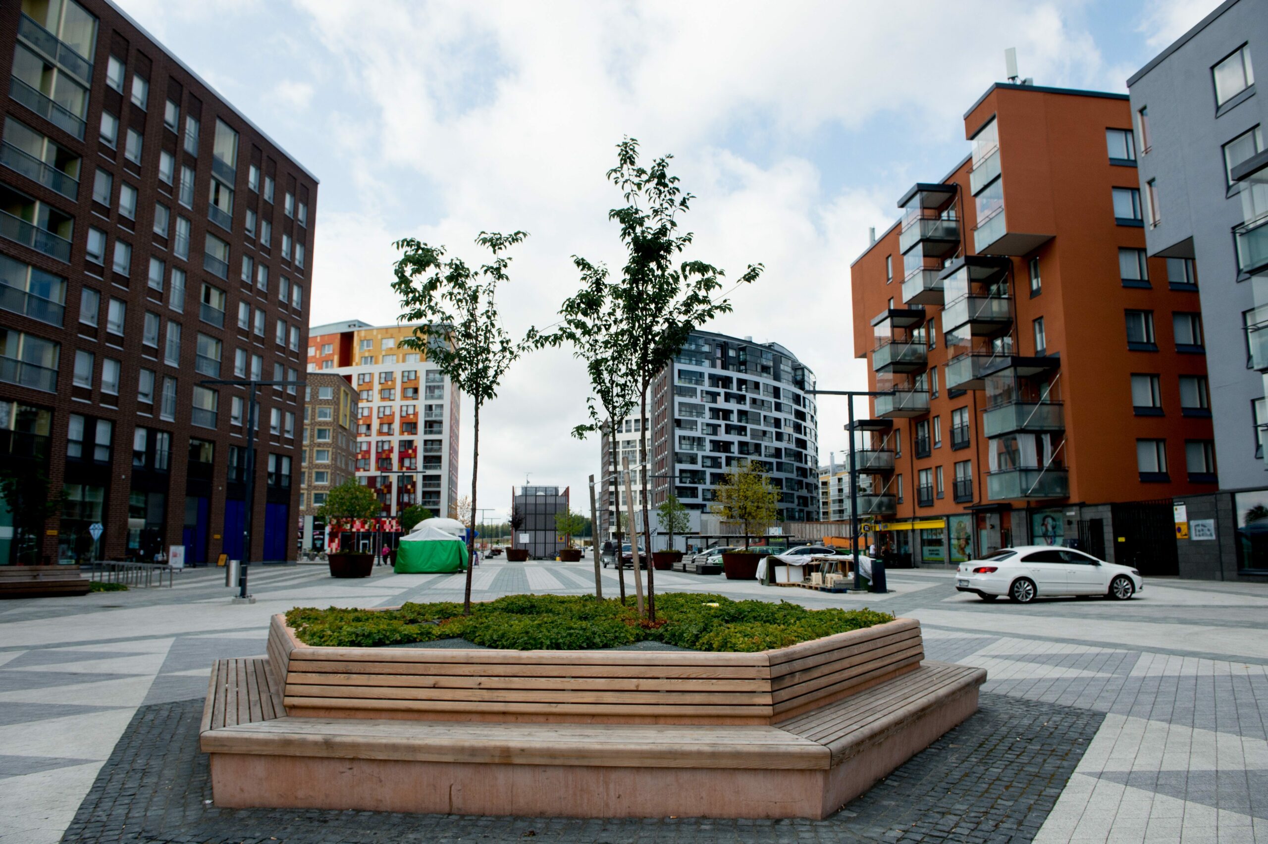 Asiantuntija ihmettelee porua asuntomarkkinoista: Kauppa käy, kun hinta ...