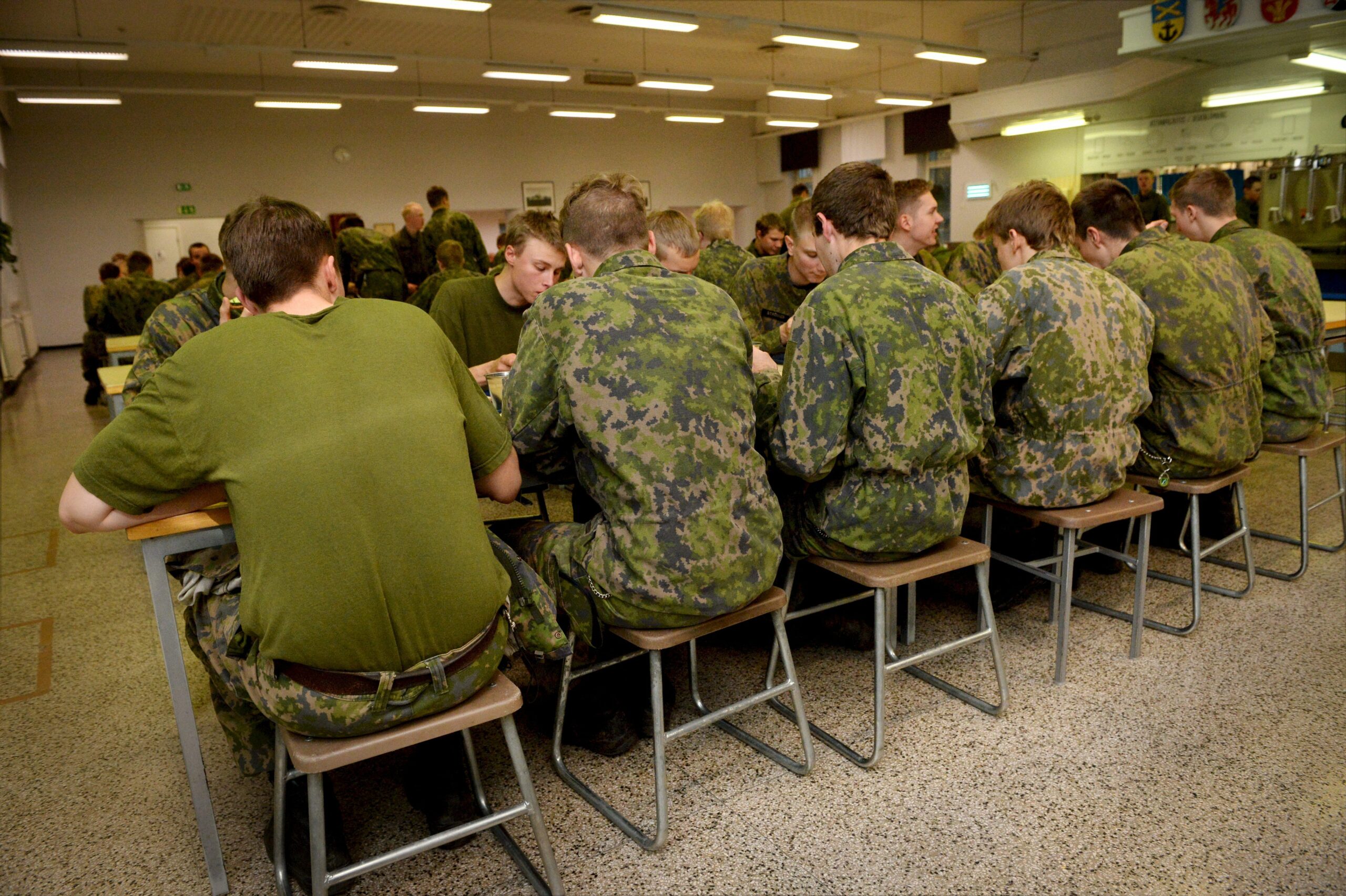 Varusmiesten ja reserviläisten päivärahoja korotetaan | Verkkouutiset