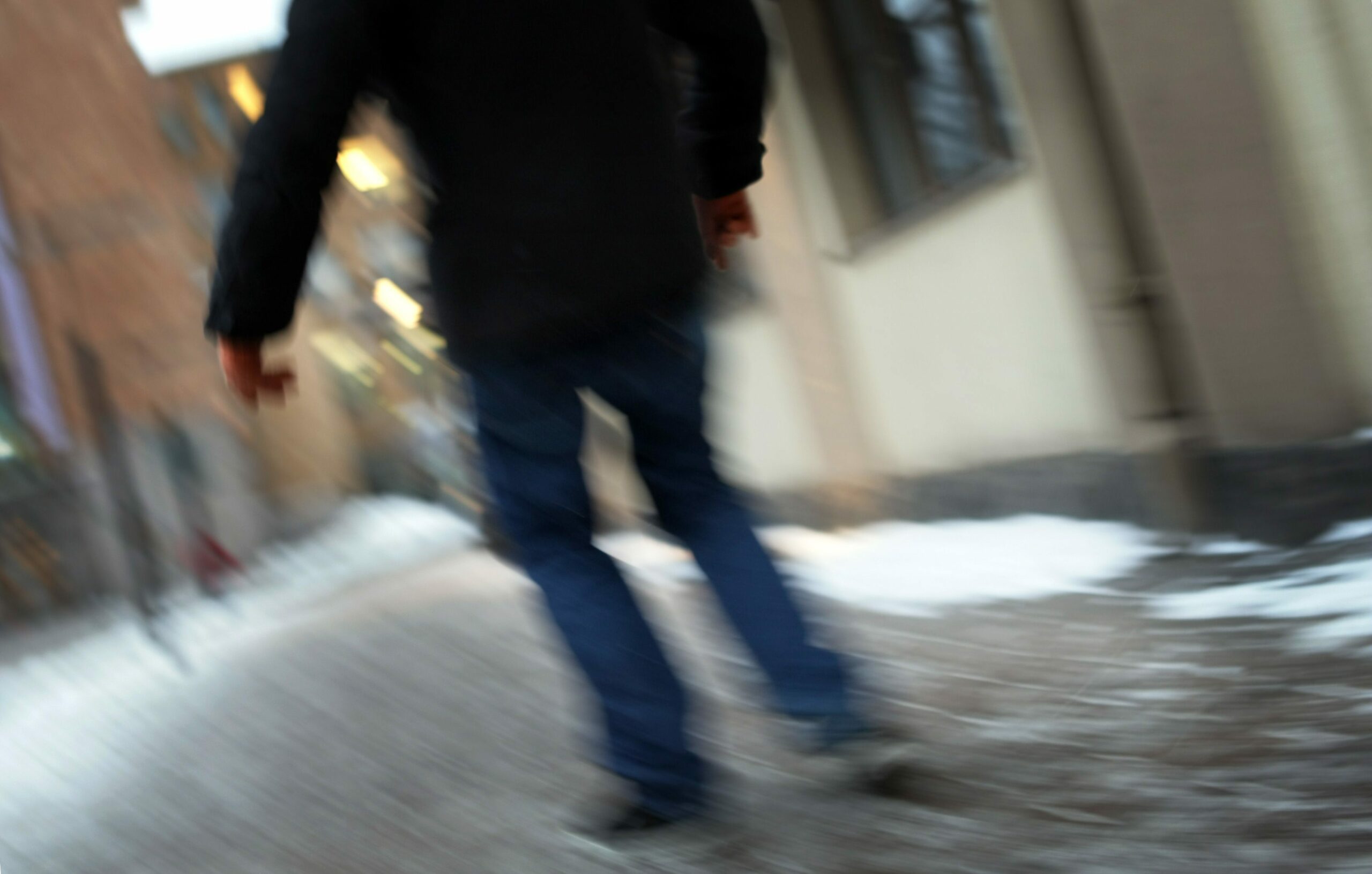 Liukastuminen työmatkalla tai töissä voi tulla yrittäjälle kalliiksi ...