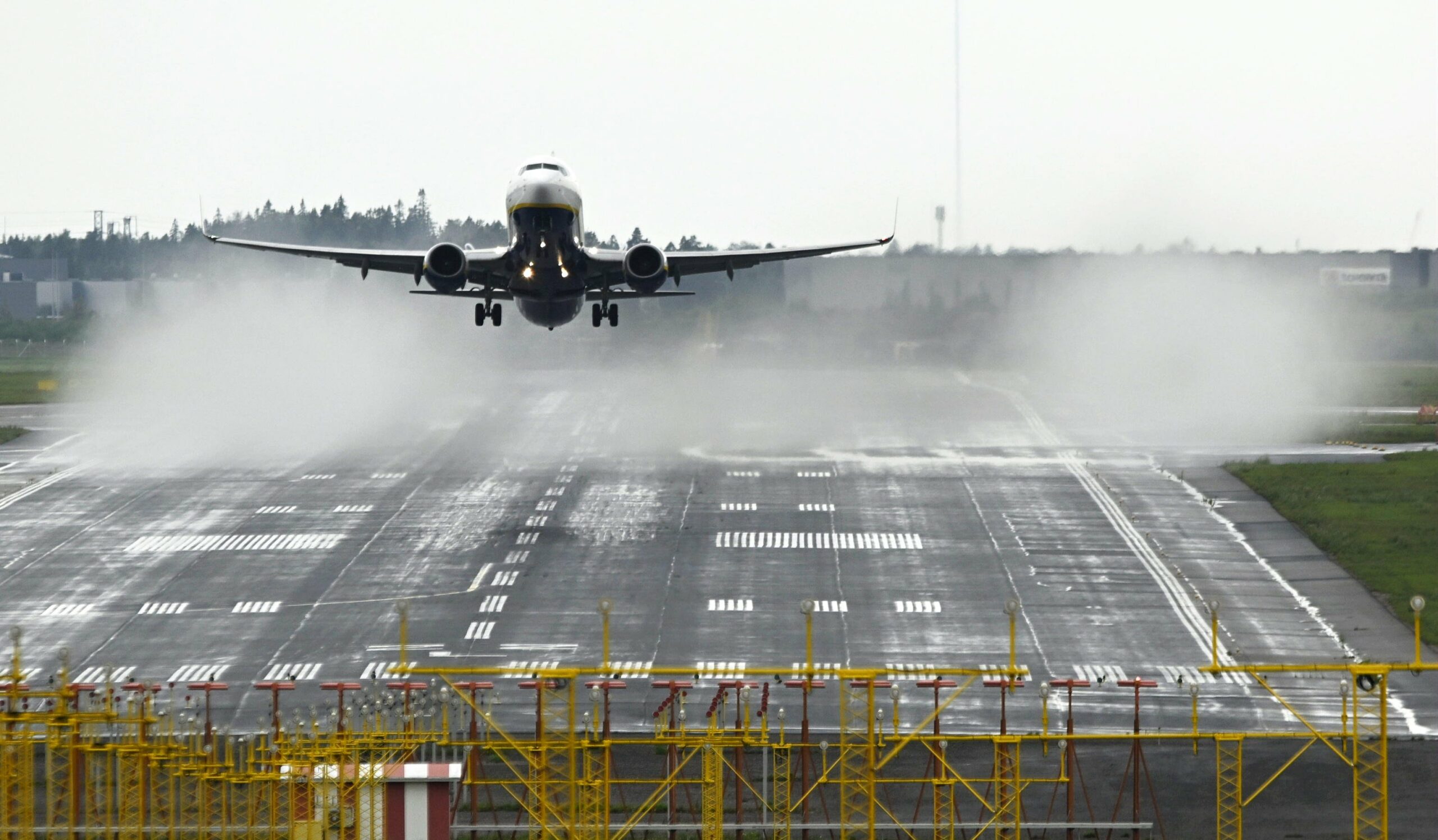 Unkarilaiset järjestelivät 600 lentoa: Paritus Suomessa jatkui ainakin ...