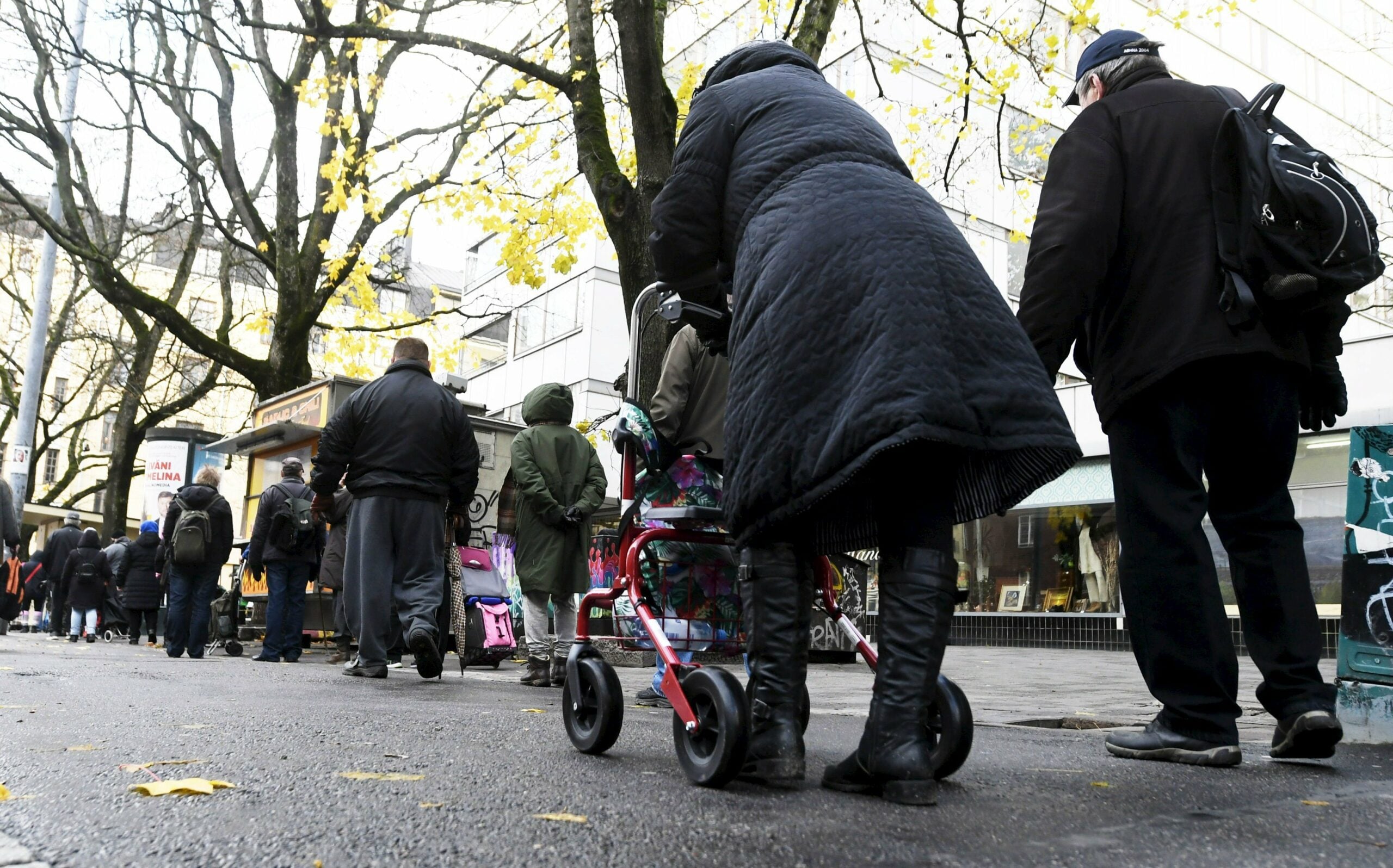 Suomen kulissi romahti: Rahaa ei riittänytkään kaikkeen kivaan ja ...