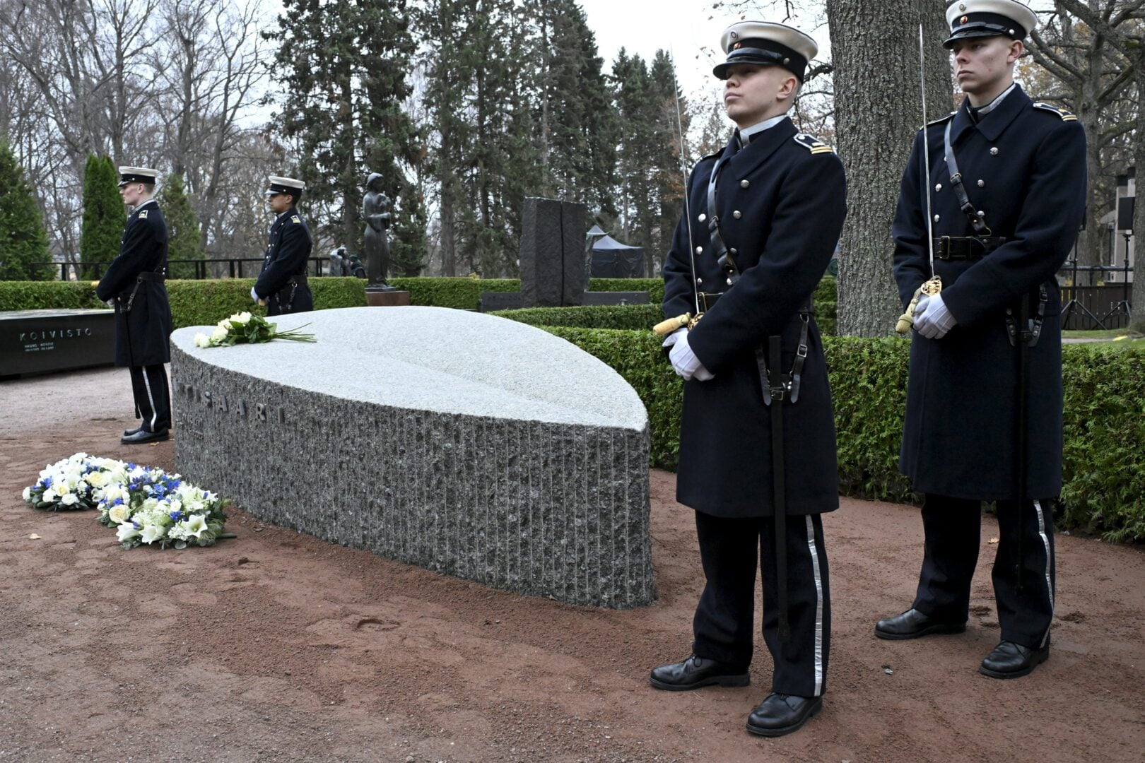 Martti Ahtisaaren muistomerkki paljastettiin | Verkkouutiset