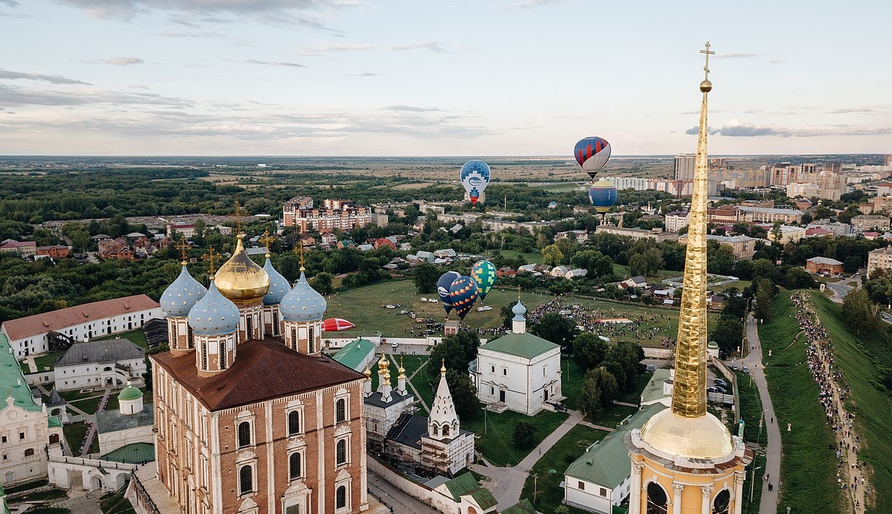 Papit veivät ikonit lennolle suojaamaan kaupunkia drooneilta ...