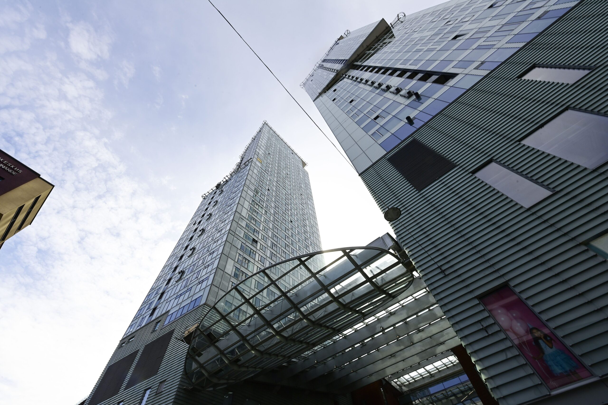 IL: Droonit videokuvasivat sisään kerrostalon ikkunoista | Verkkouutiset