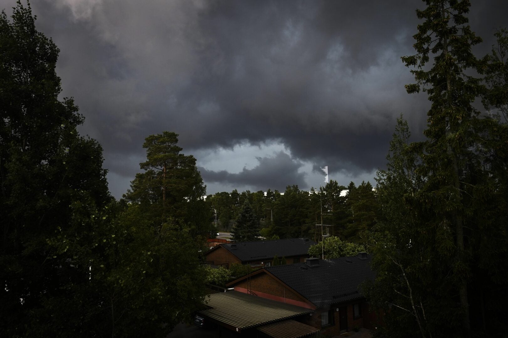 Ukkonen tulossa? Tee tämä ennen kuin salama iskee | Verkkouutiset