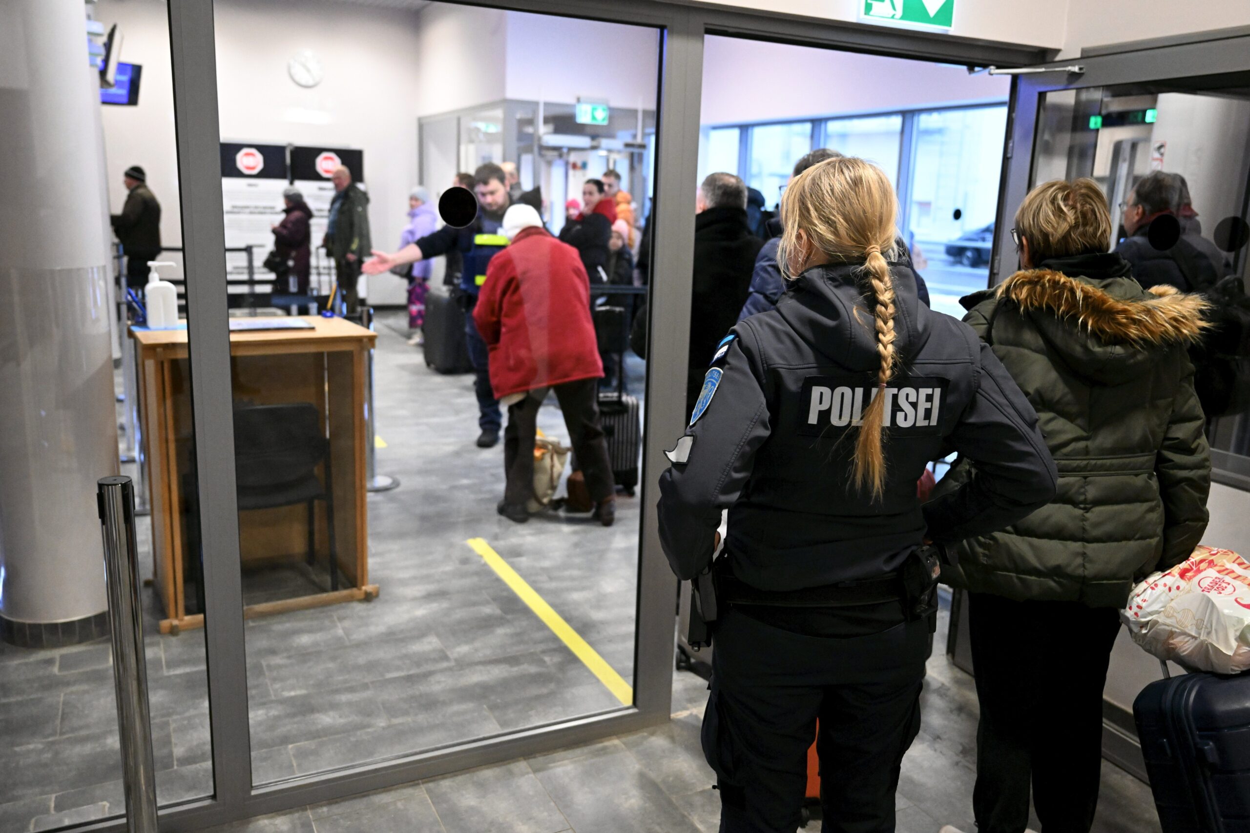 Rajanylitys Virosta Venäjälle ruuhkautui – IL: Paikka jonossa maksaa ...