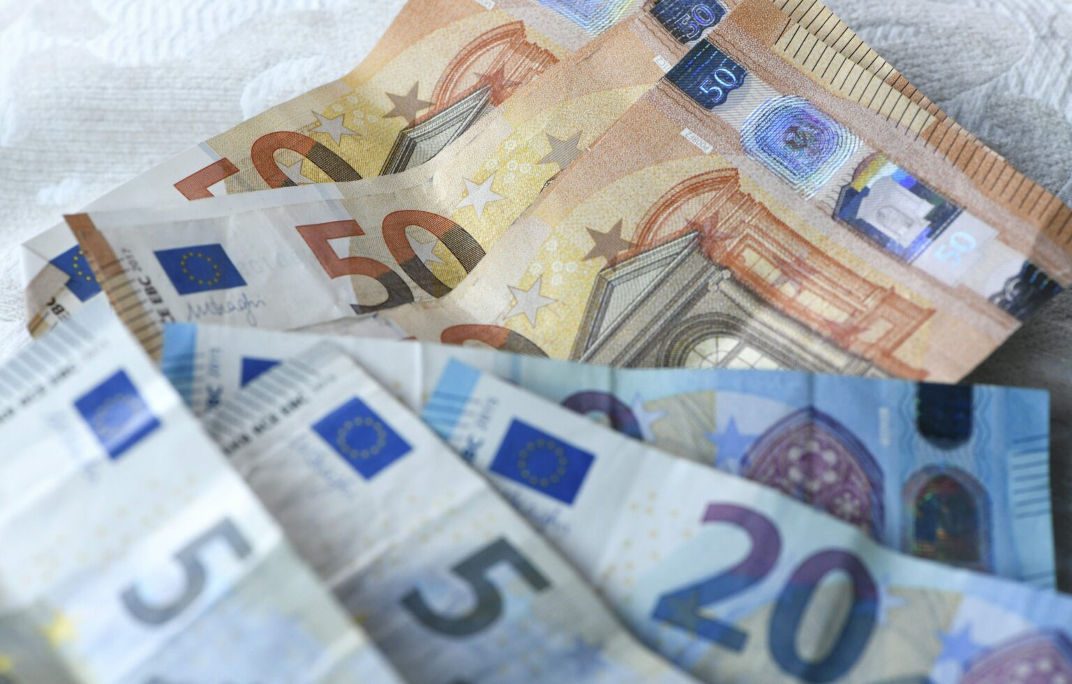 Jopa puolet Euroopan väestöstä vienyt musta surma muutti kuoleman ...