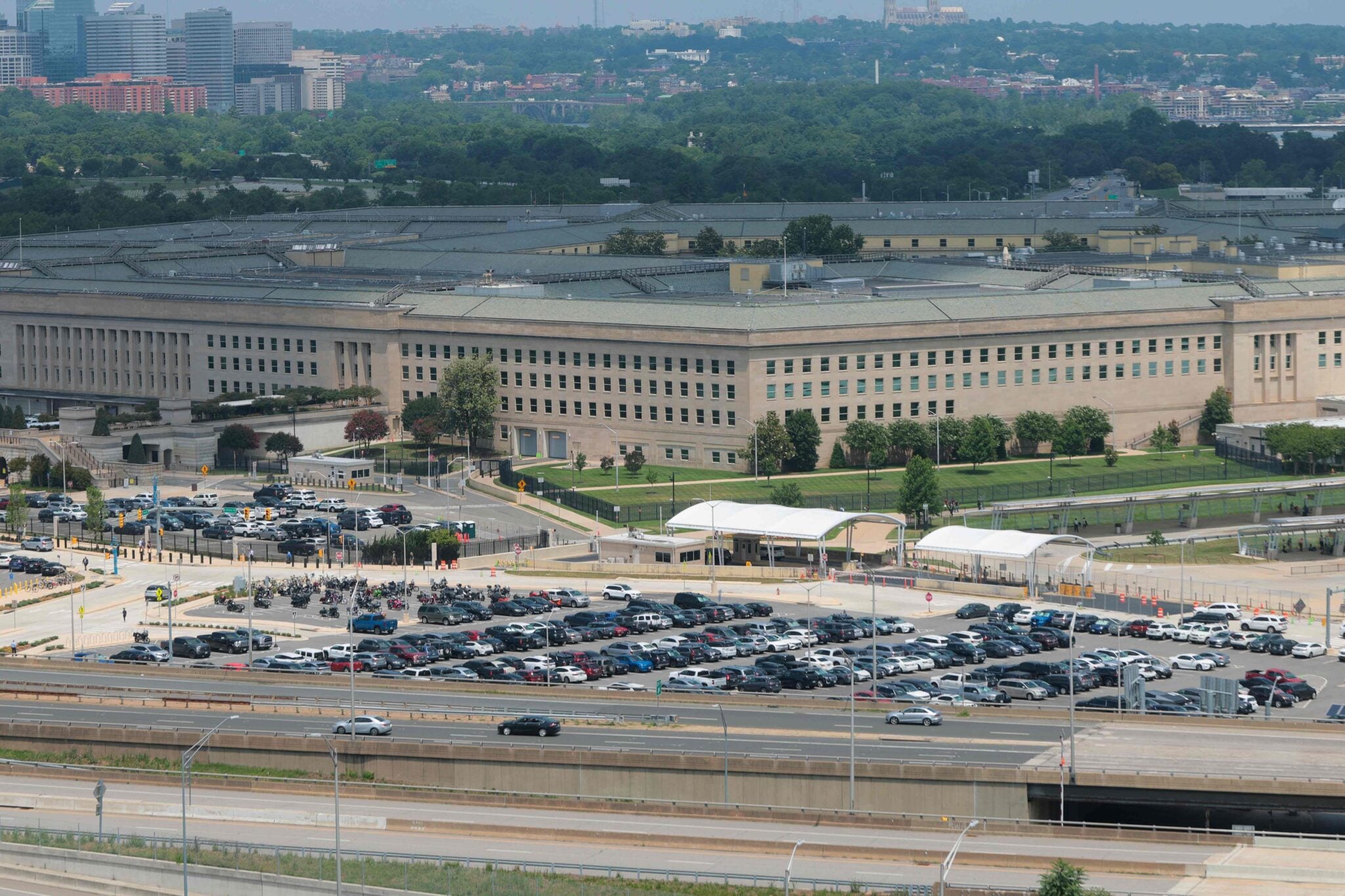 Pentagon käytti Elon Muskin Grok-tekoälyä ampuakseen 2000 ohjusta ...